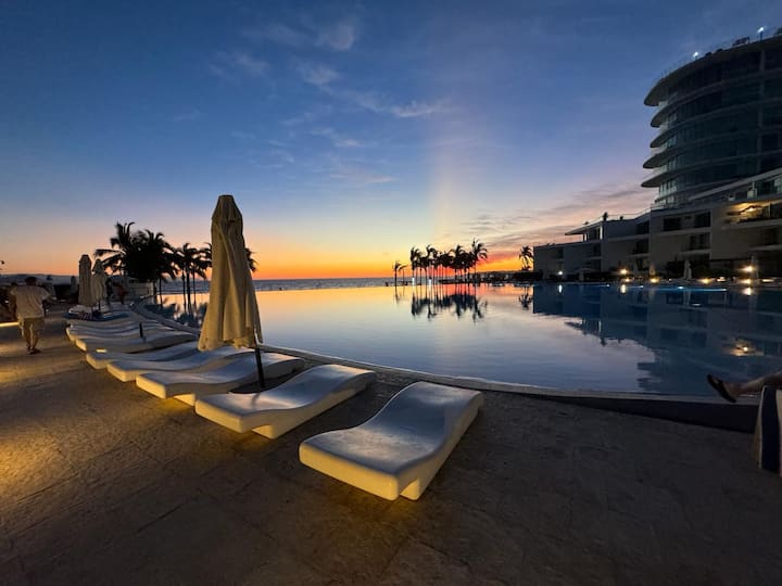 Aria Ocean-beautiful 2br/2ba Condo & Resort Pools - Mexico