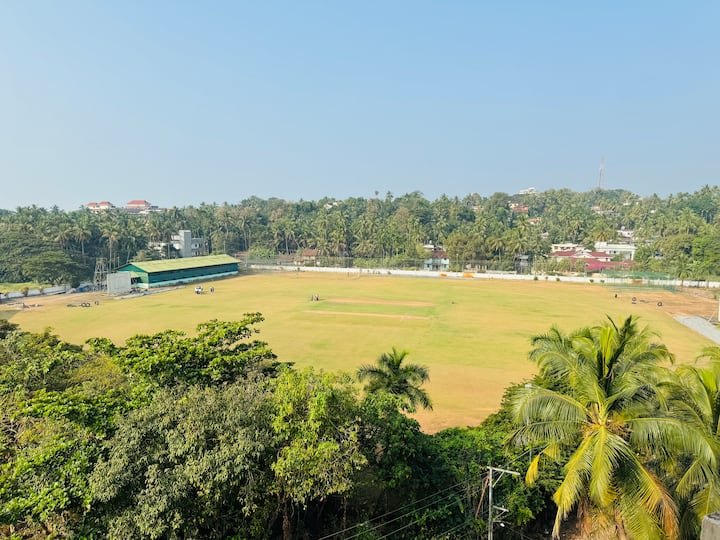 Stadium View Duplex With Spacious Balconies. - Mahe