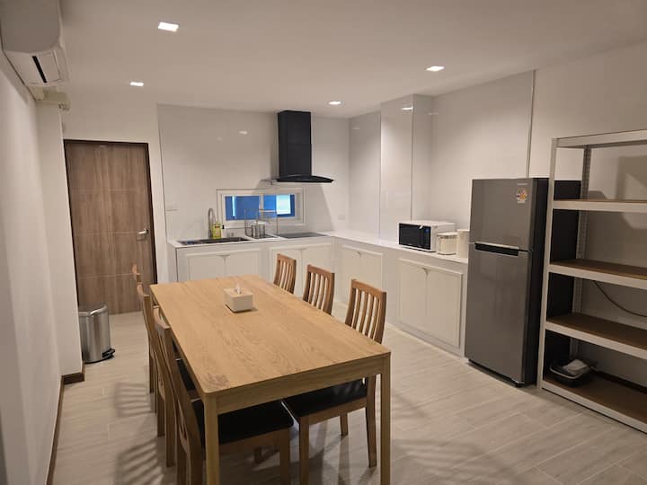 Large Town House In The City - Hua Hin
