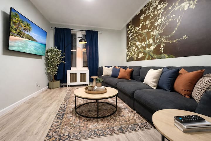 Modern Gem • 10 Min Lga • Citi Field • Us Open W/d - The Bronx, NY