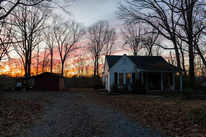 Warm & Charming Home In Asheboro - Cozy Stay - Asheboro, NC