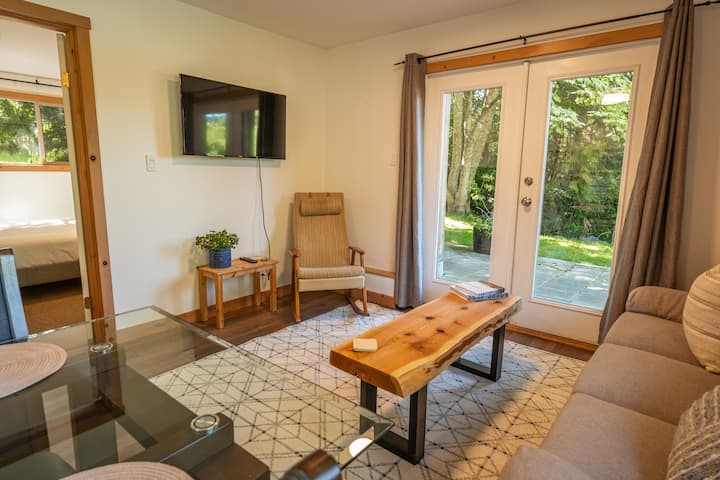 Ozzards Seascape | Cozy West Coast Retreat - Ucluelet