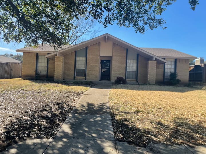 3 Bed, 2 Bath Single Story House - Allen, TX