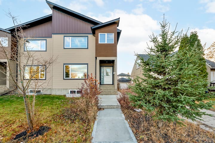 2bhk | Close To Downtown/whyte Ave/uofa 10633 - Edmonton