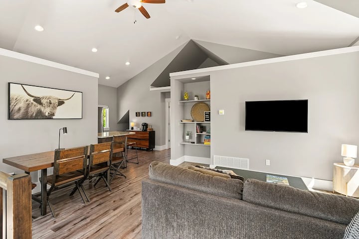 Modern Guesthouse W/ Mountain Views & Private Deck - Bozeman, MT