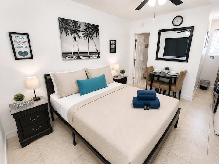 Beachside Front-row Stay For Miami Biggest Events - Hollywood, FL