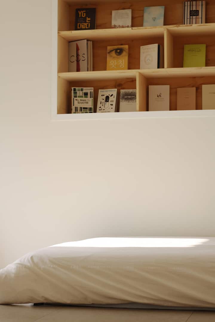 [초원포레]리뉴얼수영장,방2개,화장실2개,거실1,주방1,바베큐,이성당 옆(관광지 도보가능) - 조촌동