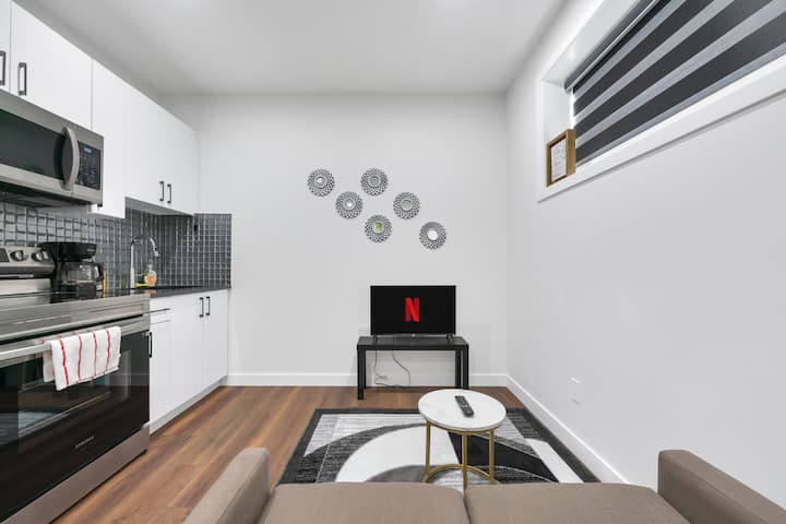 1bhk | Close To Downtown/whyte Ave/uofa 10922 - Edmonton