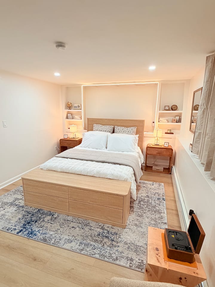 The North Suite | Private Suite Near Village - Northport, NY