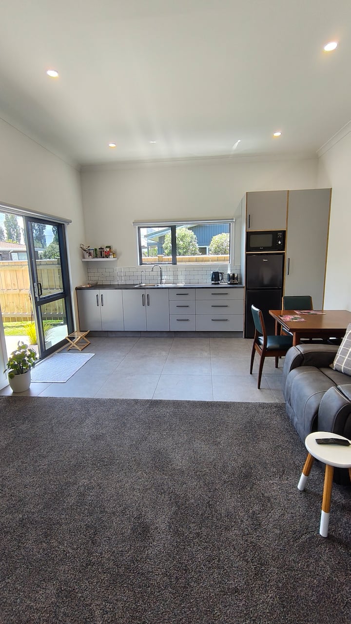 Thirty Five On Burtt's - Whanganui