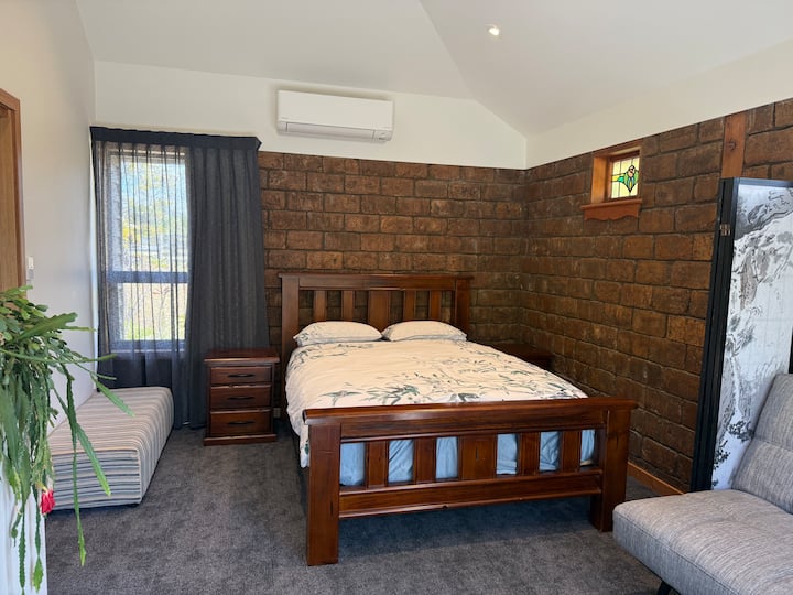 Peaceful Escape - Self Contained Room - Tamar Valley