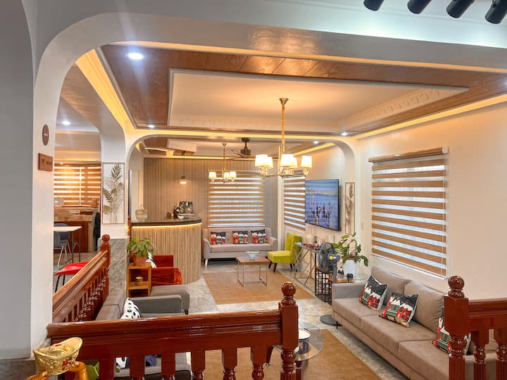 Joe 10s Abode Elegant Family Home - Laoag