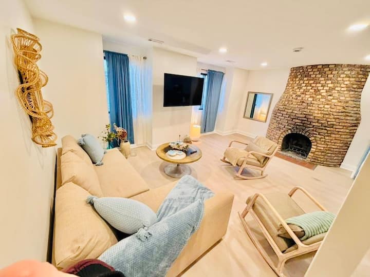 Newly Renovated& Stylish 2br | Near Downtown & Cta - Chicago, IL