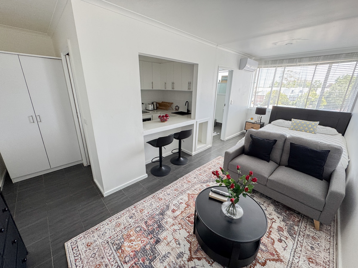 Appartement studio lumineux et propre - Emplacement accessible à pied ...