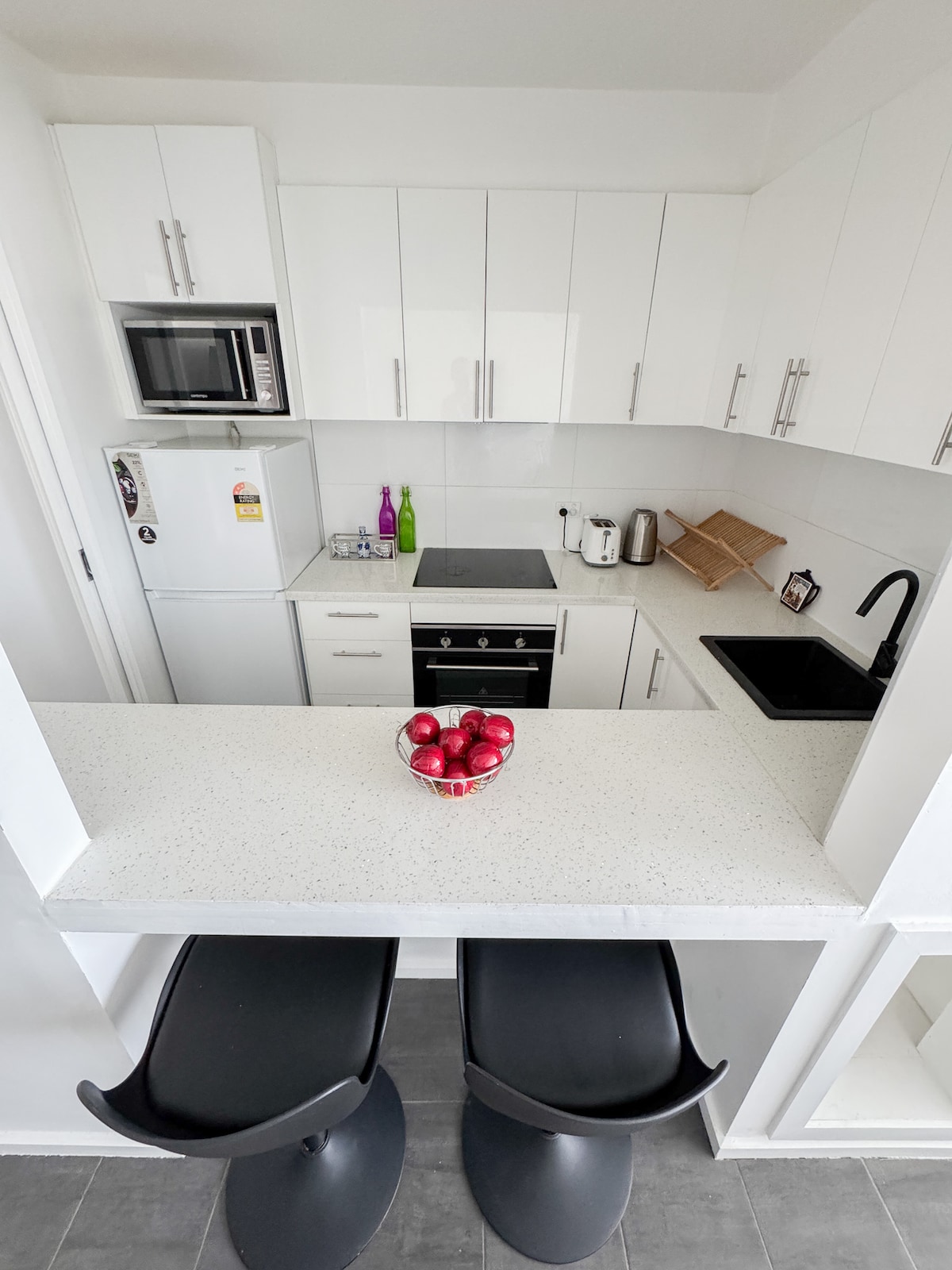 Appartement studio lumineux et propre - Emplacement accessible à pied ...