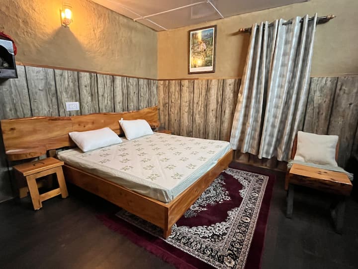 90’s Hideout Authentic Mud House Experience In Bir - Bir