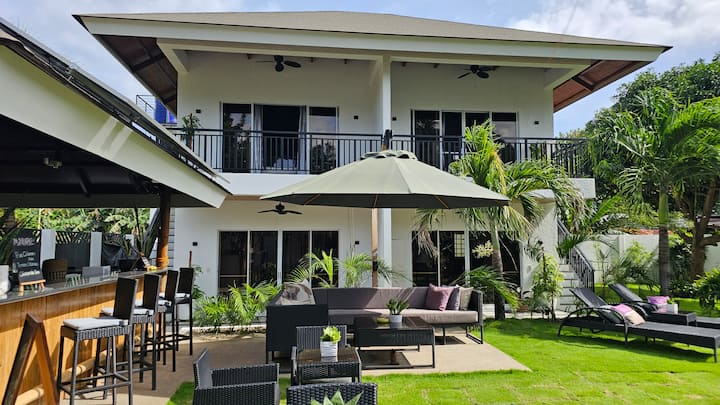 Hazel's Suites Unit 1 (Upstairs, Left) - Dauin