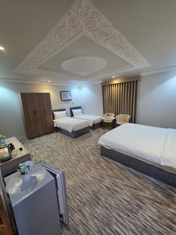 غرفتين واسعة وهادئة تكفي 8 أشخاص-7 دقائق للحرم - Medina