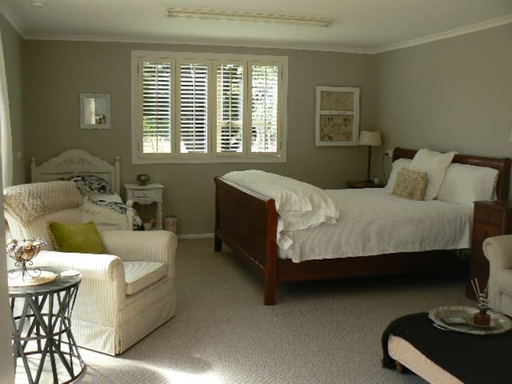 Peaceful Getaway Cabin In A Garden Setting - 마스터튼