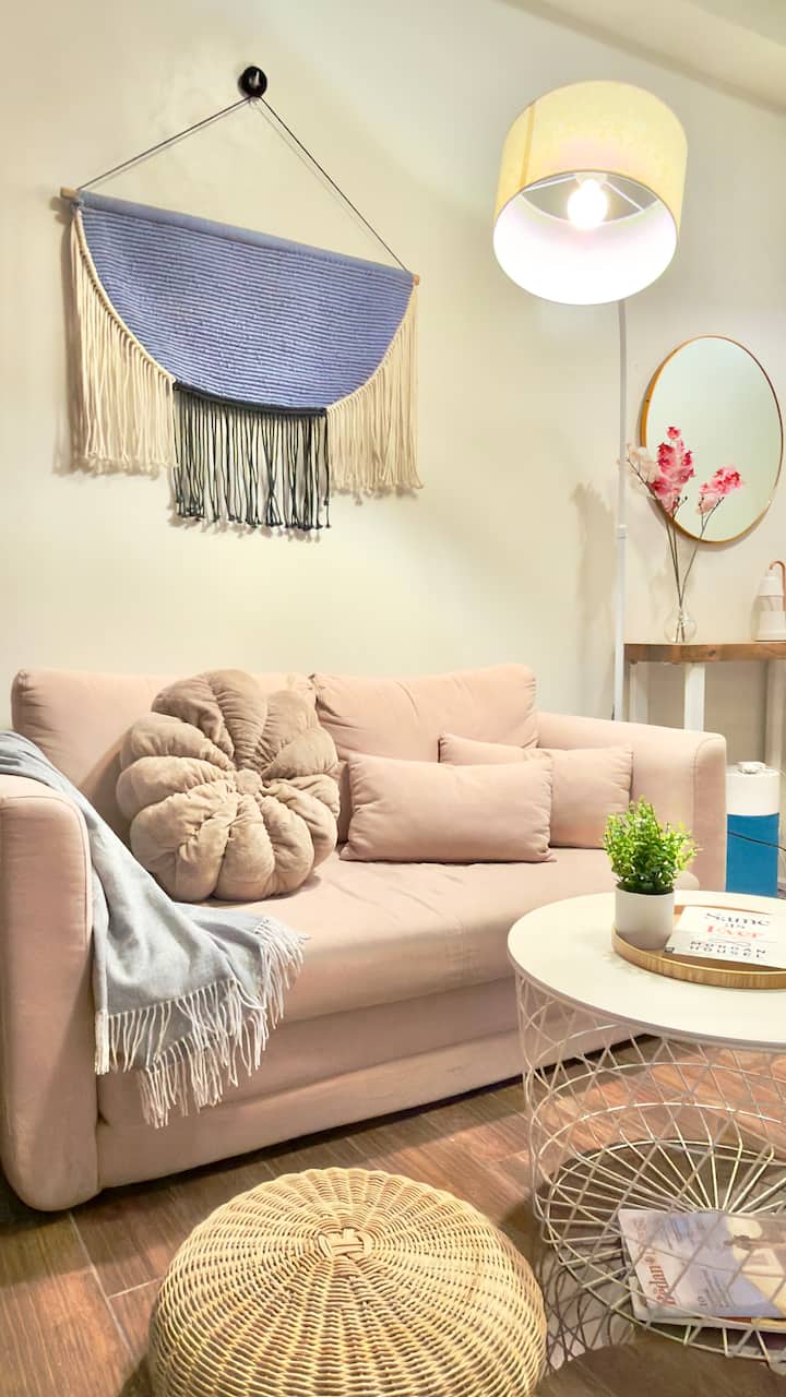 The Cozy @ 10th | City View | Wifi + Netflix - Manila