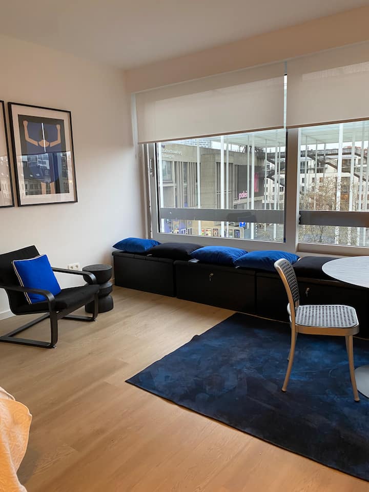 Birdy @ Theater Square + Amazing View - 安特衛普