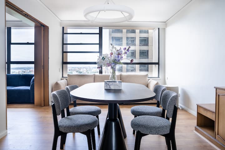 Central Cbd | High-level Apartment With Views - Sydney