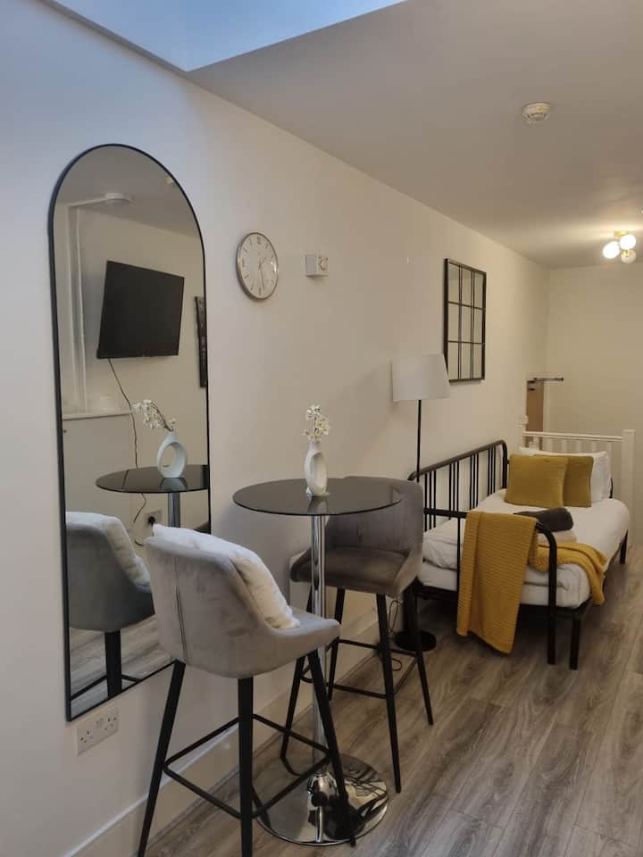 Bright & Comfortable Studio In Portsea - Southsea