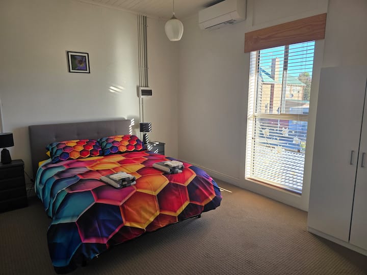 Beelinda’s Bee & Bee - Crookwell