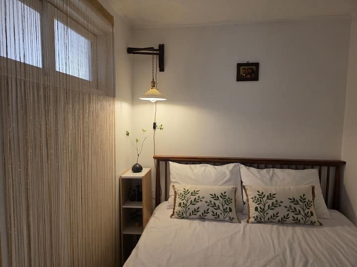 New신사역6분/가로수길1분/k-pop/k뷰티피부성형/coex북촌경복궁광화문성수이태원명동 - Seoul