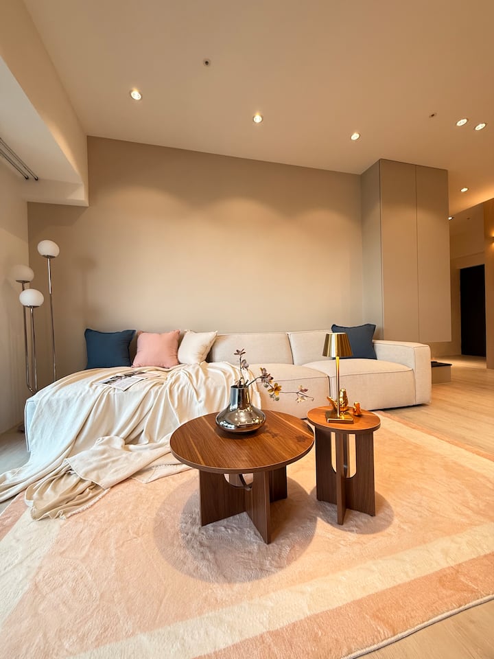 Kaohsiung Arena Apartment
巨蛋正對面・全新裝潢｜大空間電梯大樓 - 高雄市