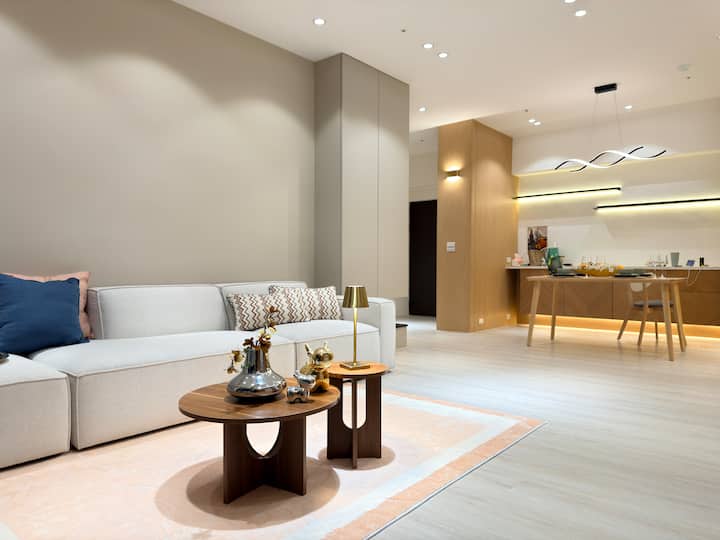 Kaohsiung Arena Apartment
巨蛋正對面・全新裝潢｜大空間電梯大樓 - Kaohsiung City