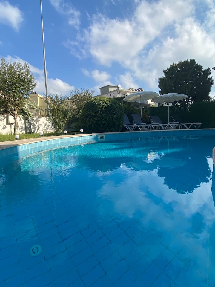 Denize Sadece Yürüme Mesafesinde Havuzlu "Villa" - Side