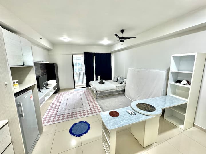 Finaliya I-soho, Entire Studio Unit10 With Balcony - Shah Alam