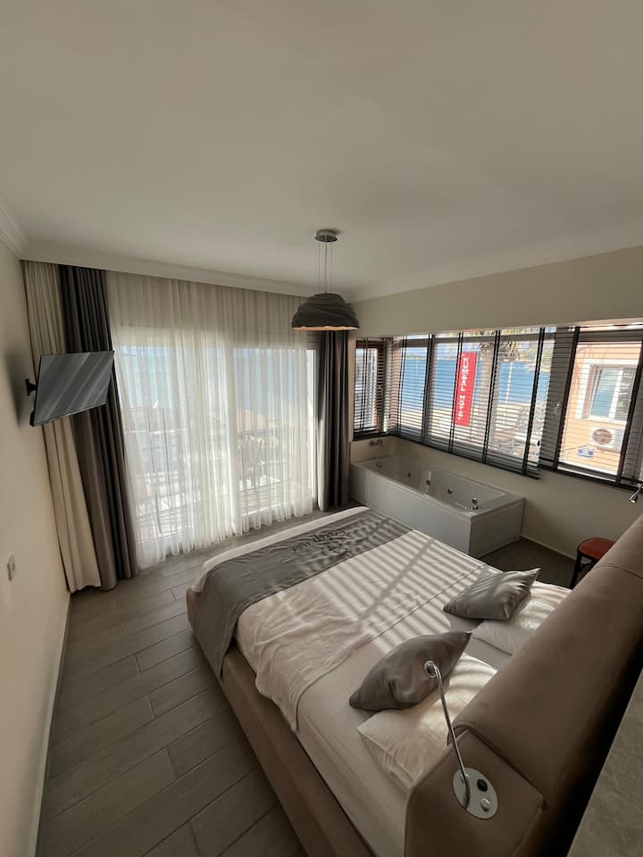 Deluxe ÇIft Kişilik Oda - Küvetli - Foça