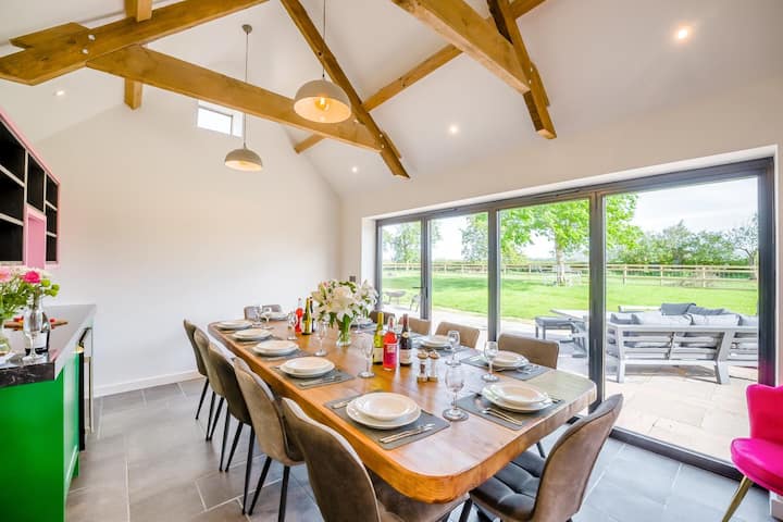 7 Bed In Welshpool (Oc-96412) - Welshpool