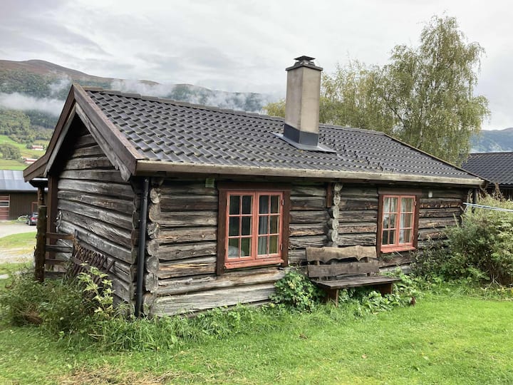 Gammelstugu- Et Trivelig Tømmerhus I Skjåk - Fossbergom