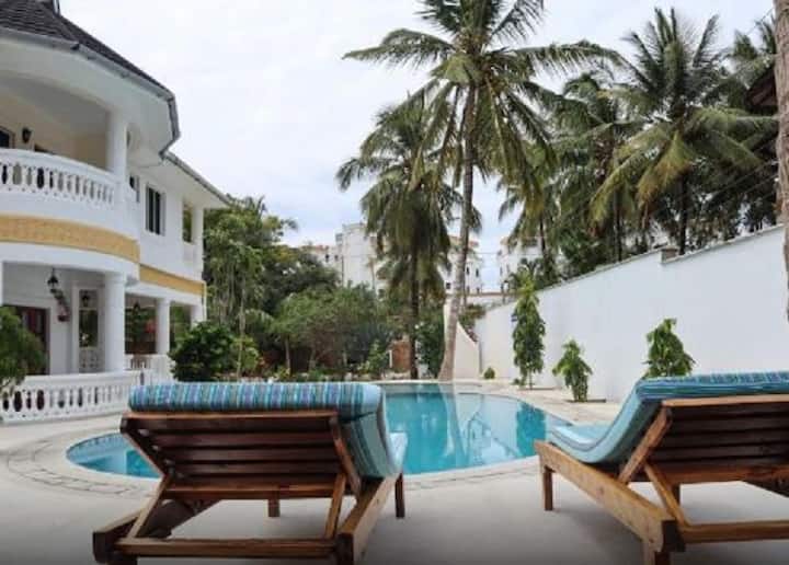 Diani Beach Tropical Villa With Private Pool 10pax - Diani Beach