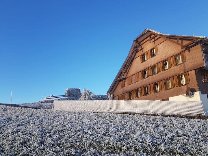 Petra's Airbnb Mit Panoramablick - Suisse