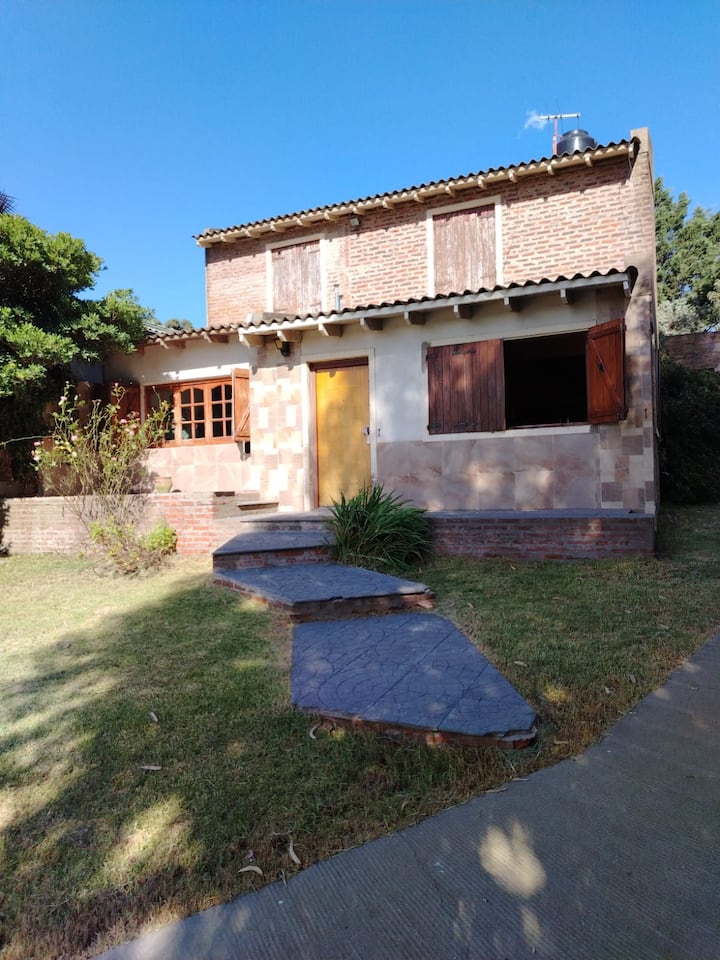 Hermosa Casa, Frente Al Rio En Quequen. - Necochea