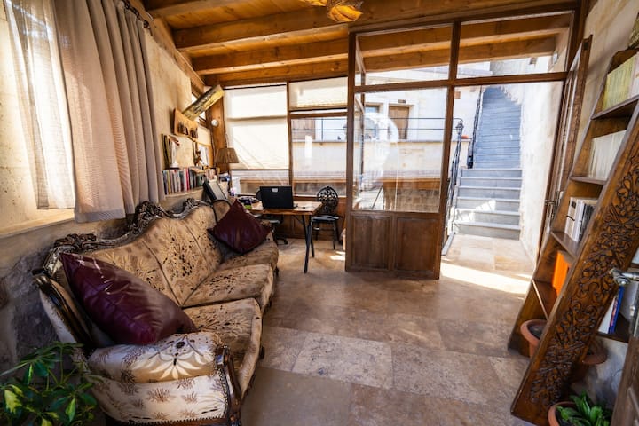 Library Cave House - Turkey