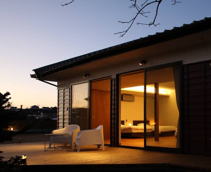芝庭ごと貸し切る一棟宿｜空が広く感じられる静かな郊外（宮崎空港4分） - Miyazaki