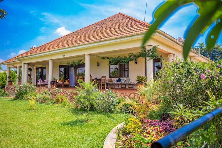 Fully Catered Luxury Rural Retreat With Pool - Uganda