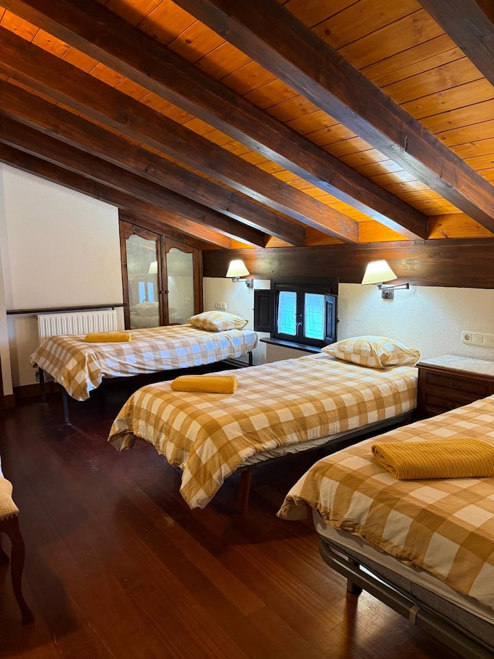 Habitacion Triple Con Baño Compartido Del Albergue - Eibar