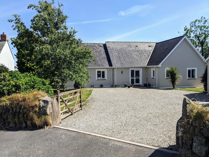 Well Presented 3 Bedroom Dormer Bungalow & Parking - Trefin