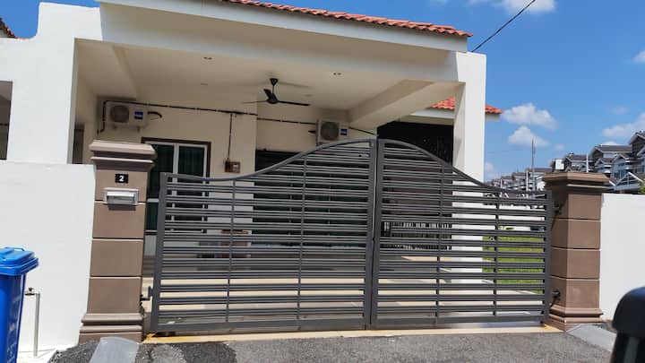 3 Bedroom, 5 Bed 1 Storey House, Free Netflix - Slim River