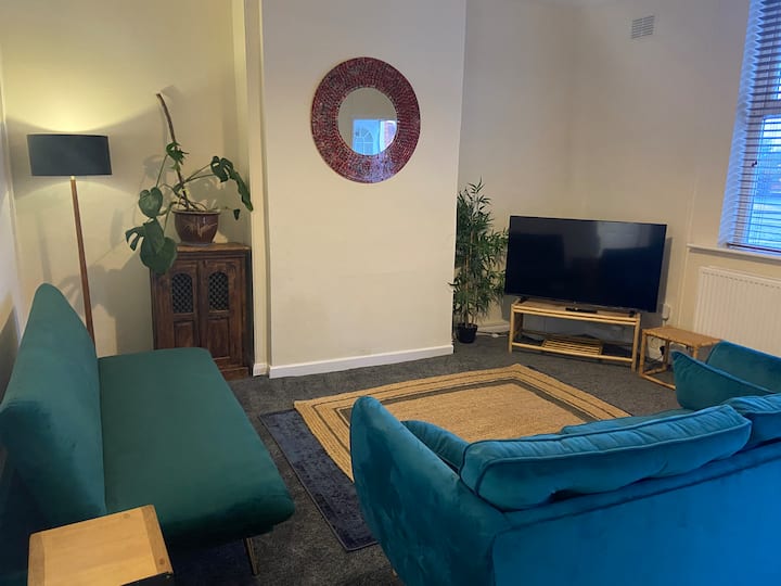 Cosy Town Centre House Close To M6 & Town Park - Stafford, UK