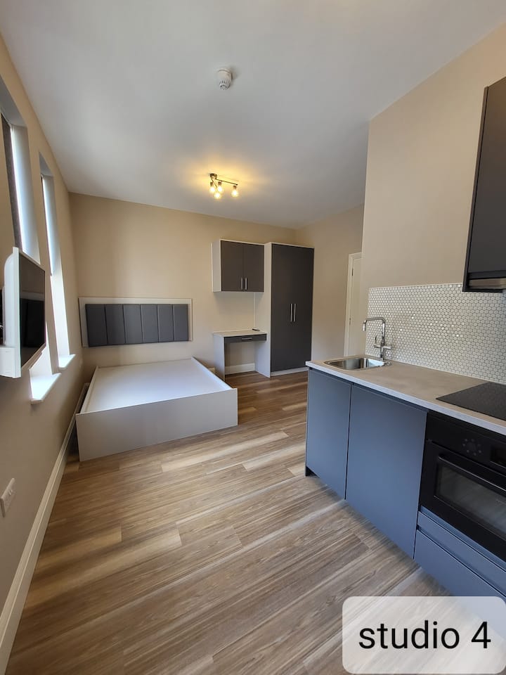 Studio Flat 4 In Epsom, Surrey - Great Location - Epsom