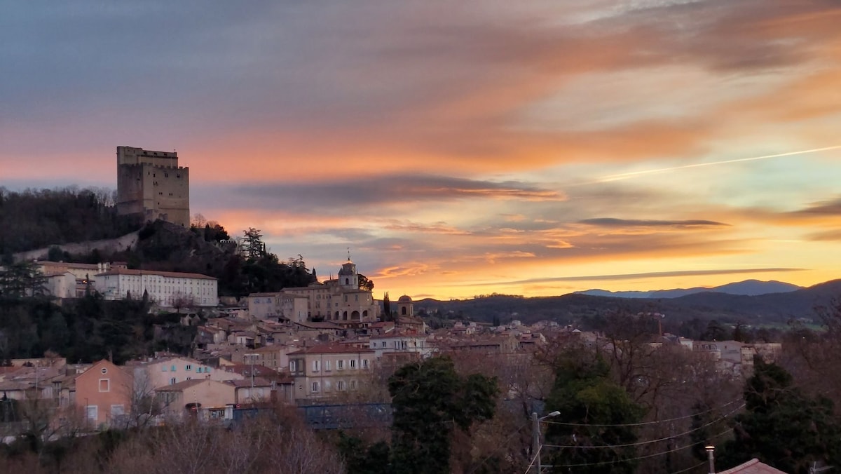 La chambre chez Marie-Aude - Bed and Breakfasts à louer à Crest ...