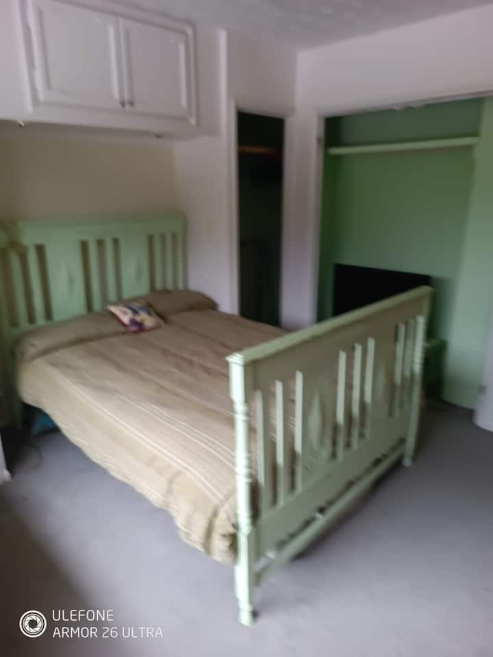 The Budget Turquoise Room - Hereford
