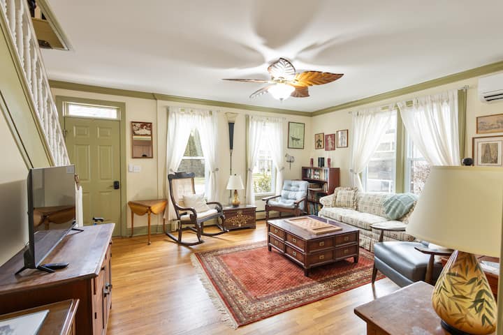 Rovers Retreat - Chestertown Charmer - N Kent St - Chestertown, MD